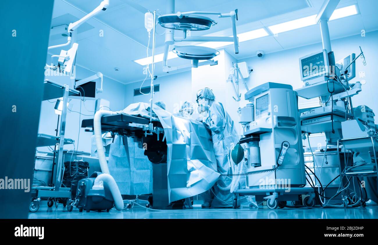 A team of doctors is fighting for the life of the patient. Intensive ...
