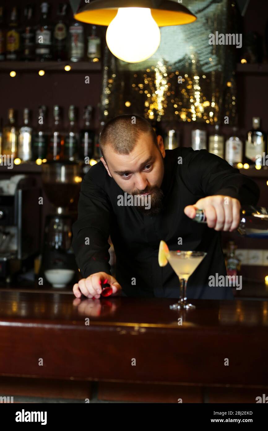 Bartender making cocktail Stock Photo - Alamy