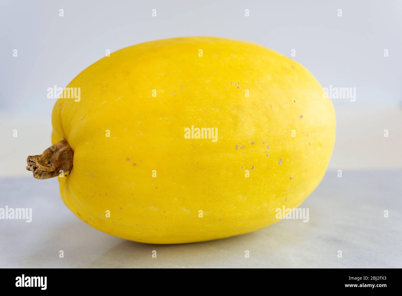 Spaghetti squash hi-res stock photography and images - Alamy