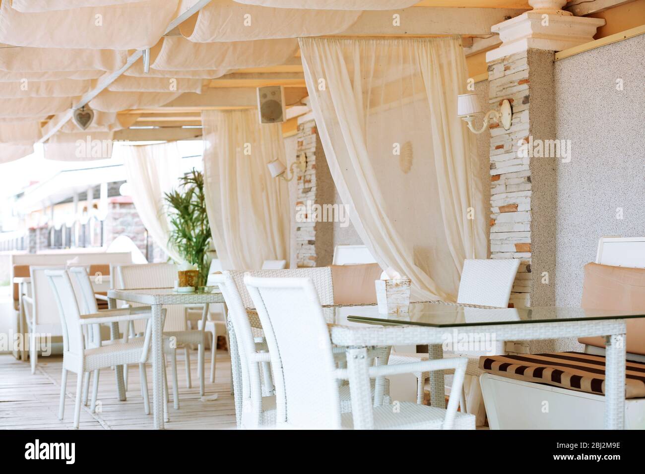 Romantic restaurant interior hi-res stock photography and images - Alamy