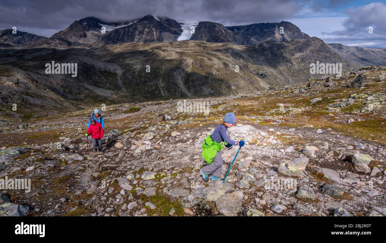 Norway, in the summer, Bessegen ridge with children Stock Photo - Alamy
