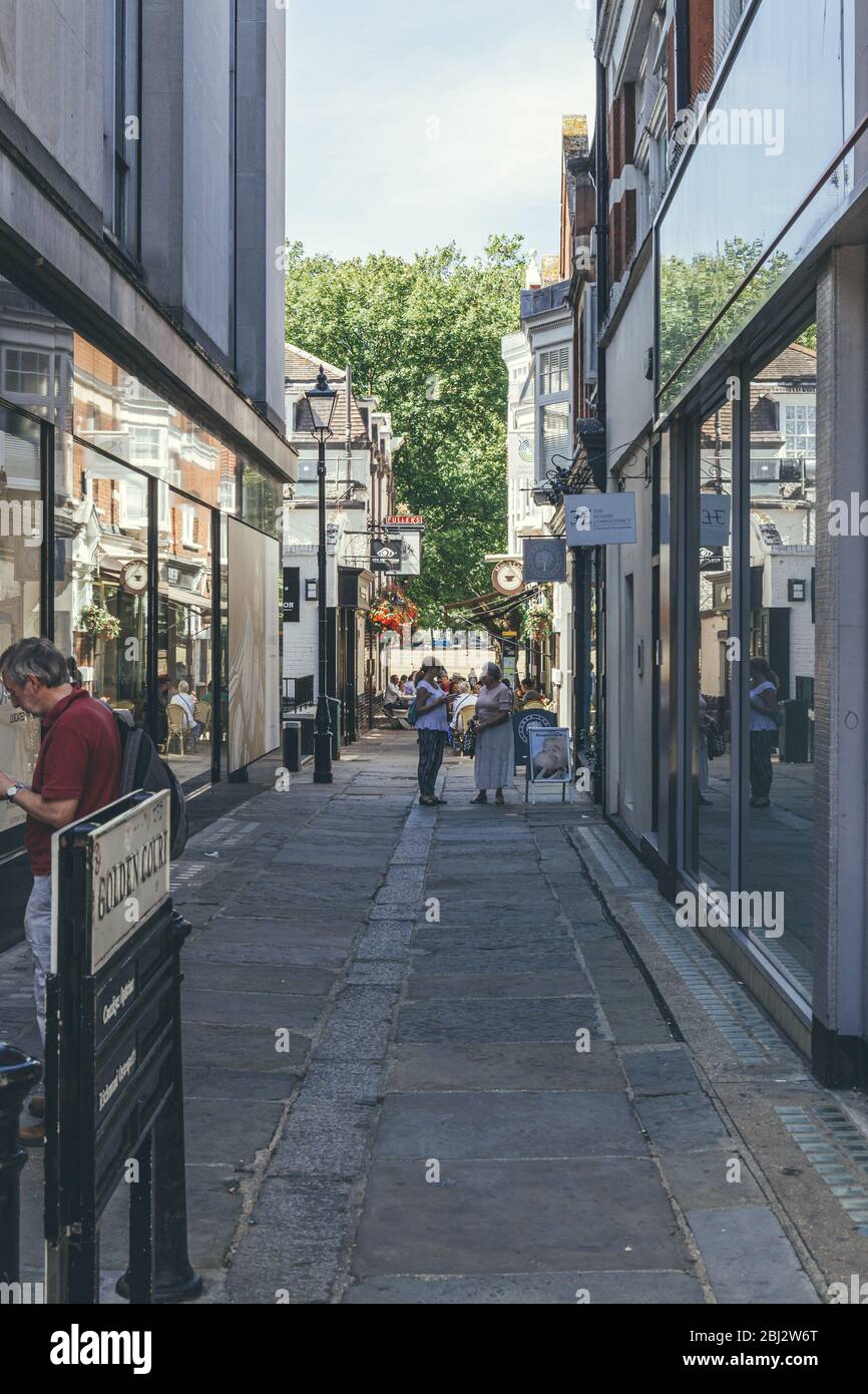 London/UK-1/08/18: Golden Court, an alley that leads from the Green to ...
