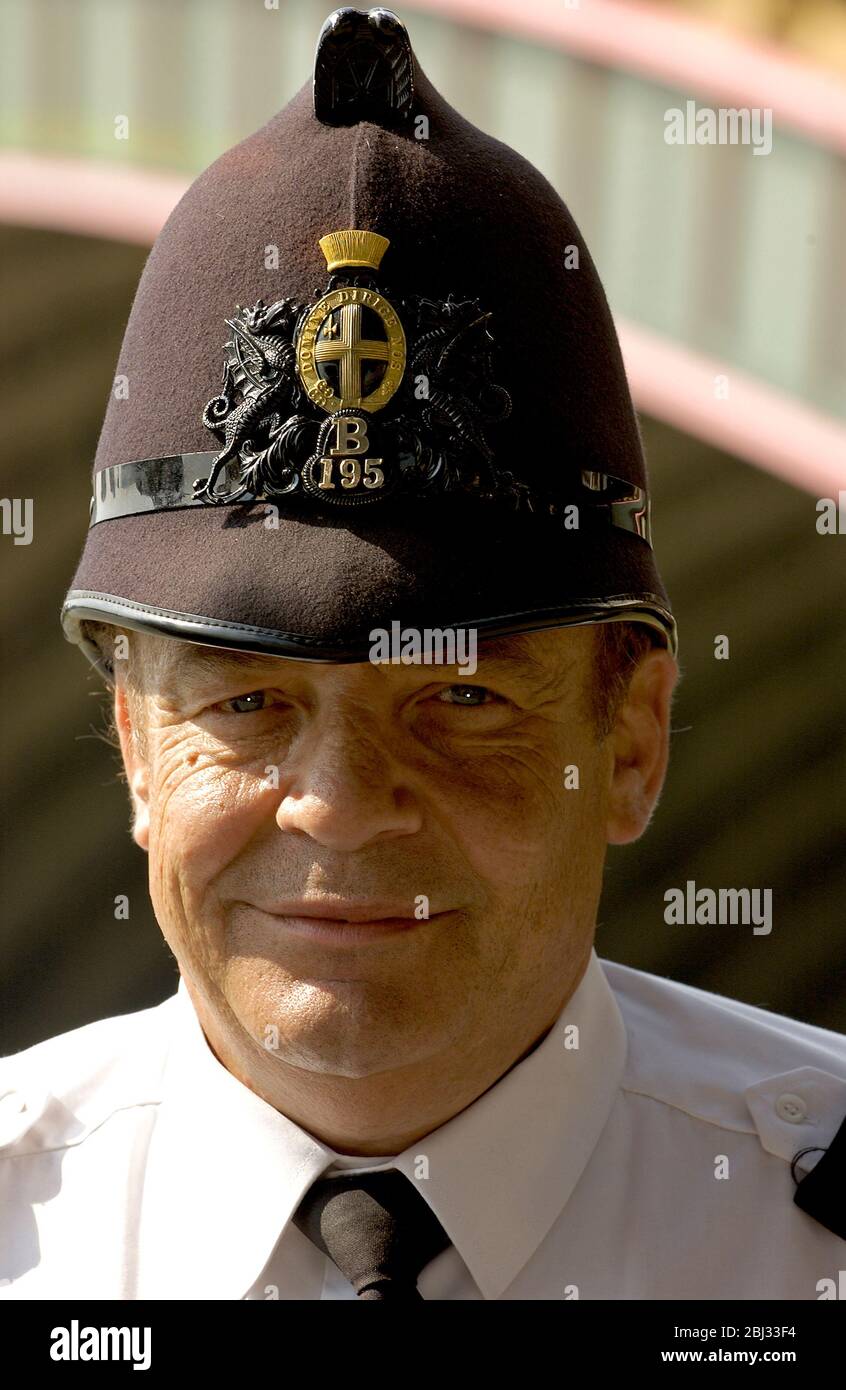 Destination Lo Portrait of a City of London Policeman. This square mile ...