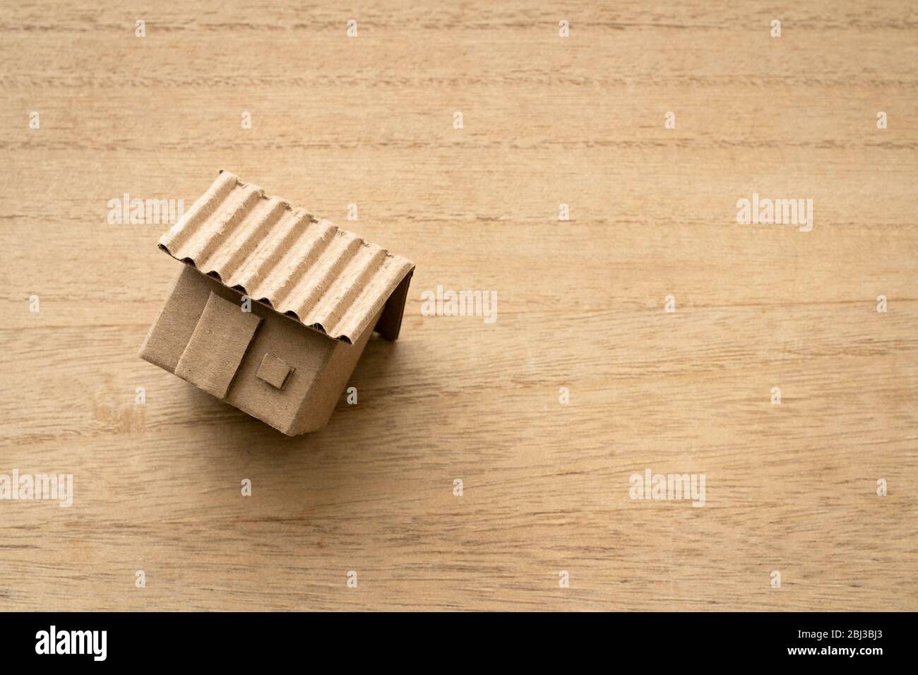 Cardboard house hi-res stock photography and images - Alamy
