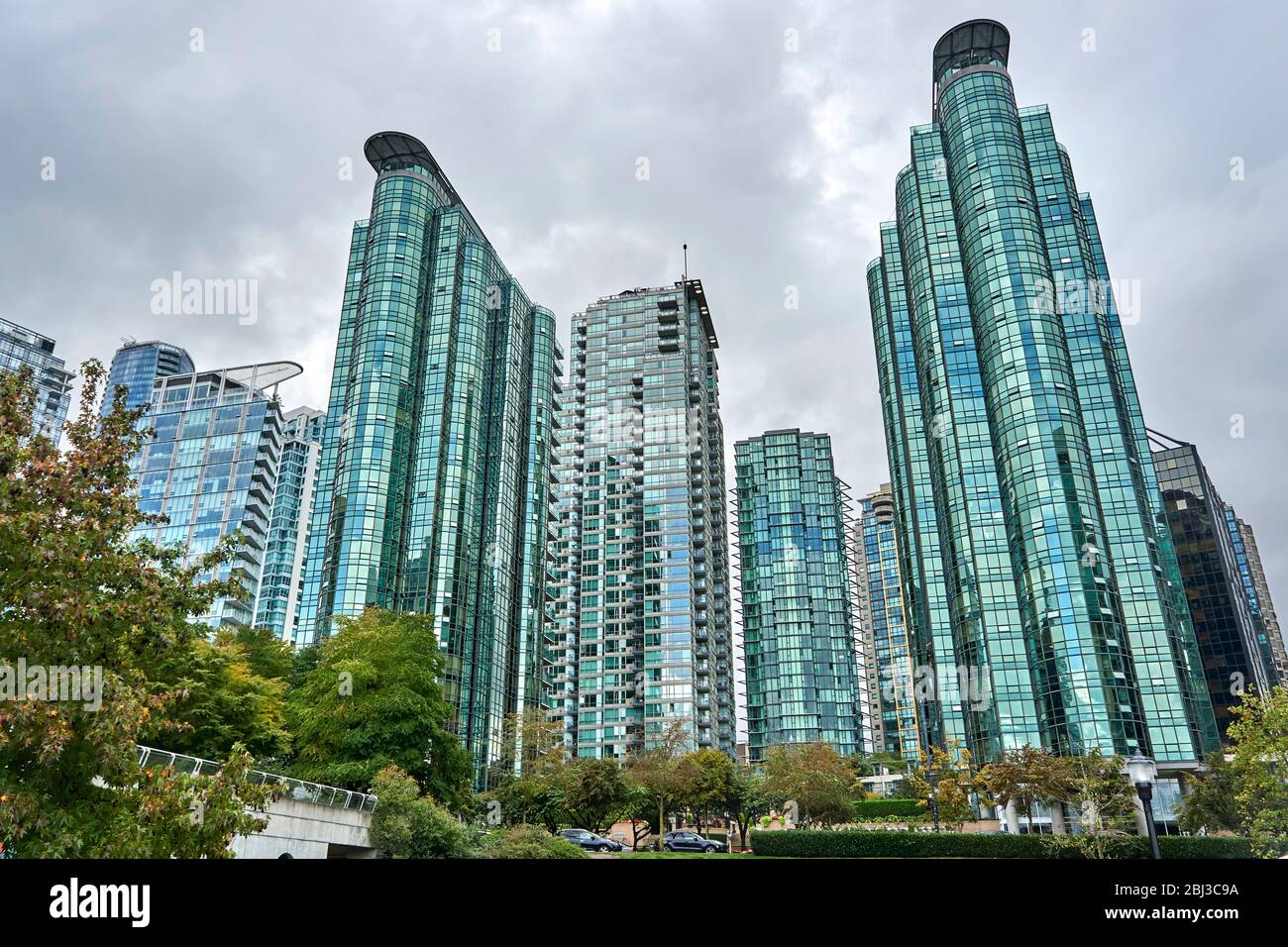 Imposing tower blocks hi-res stock photography and images - Alamy