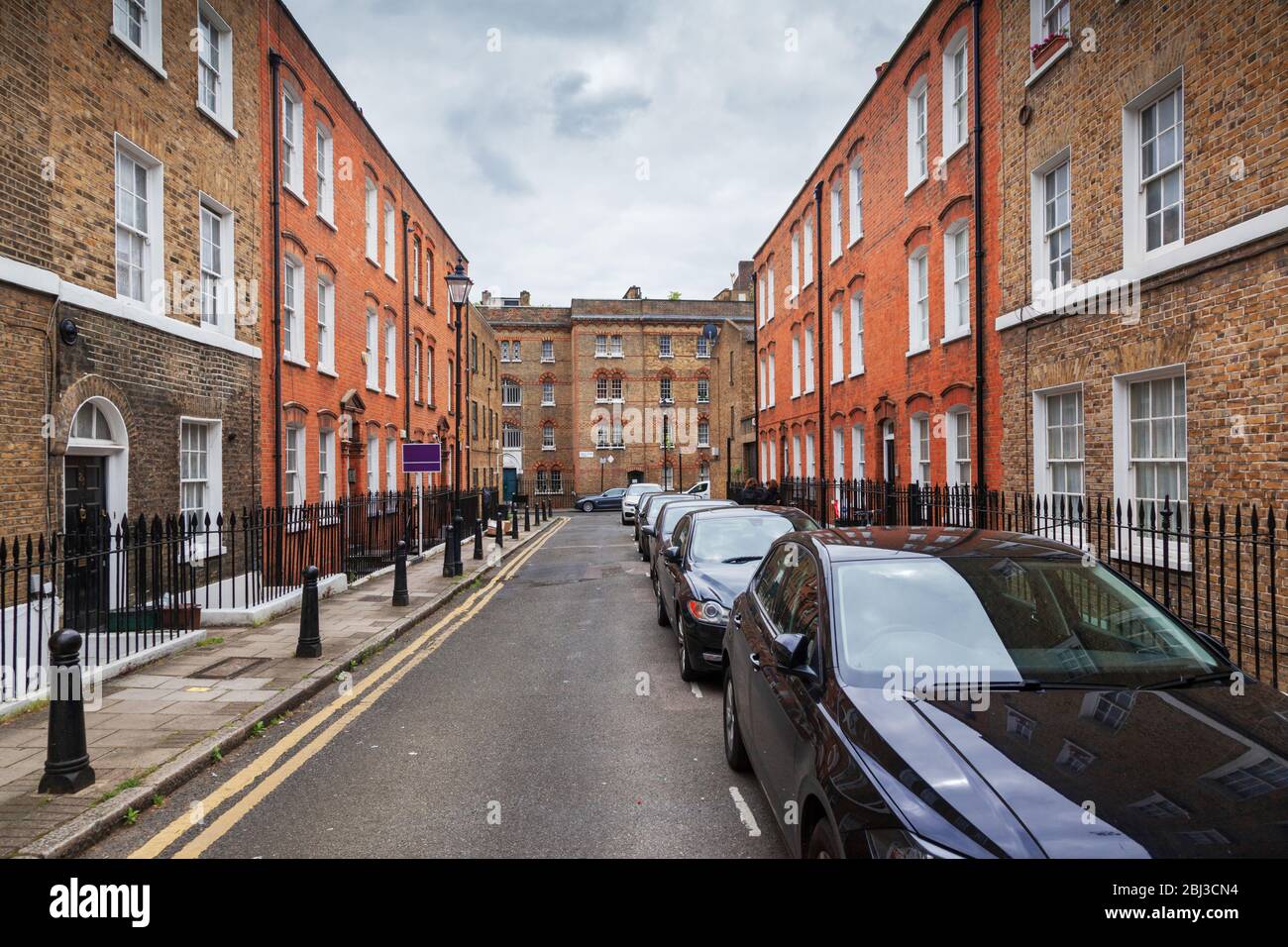 Typical london residential hi-res stock photography and images - Alamy
