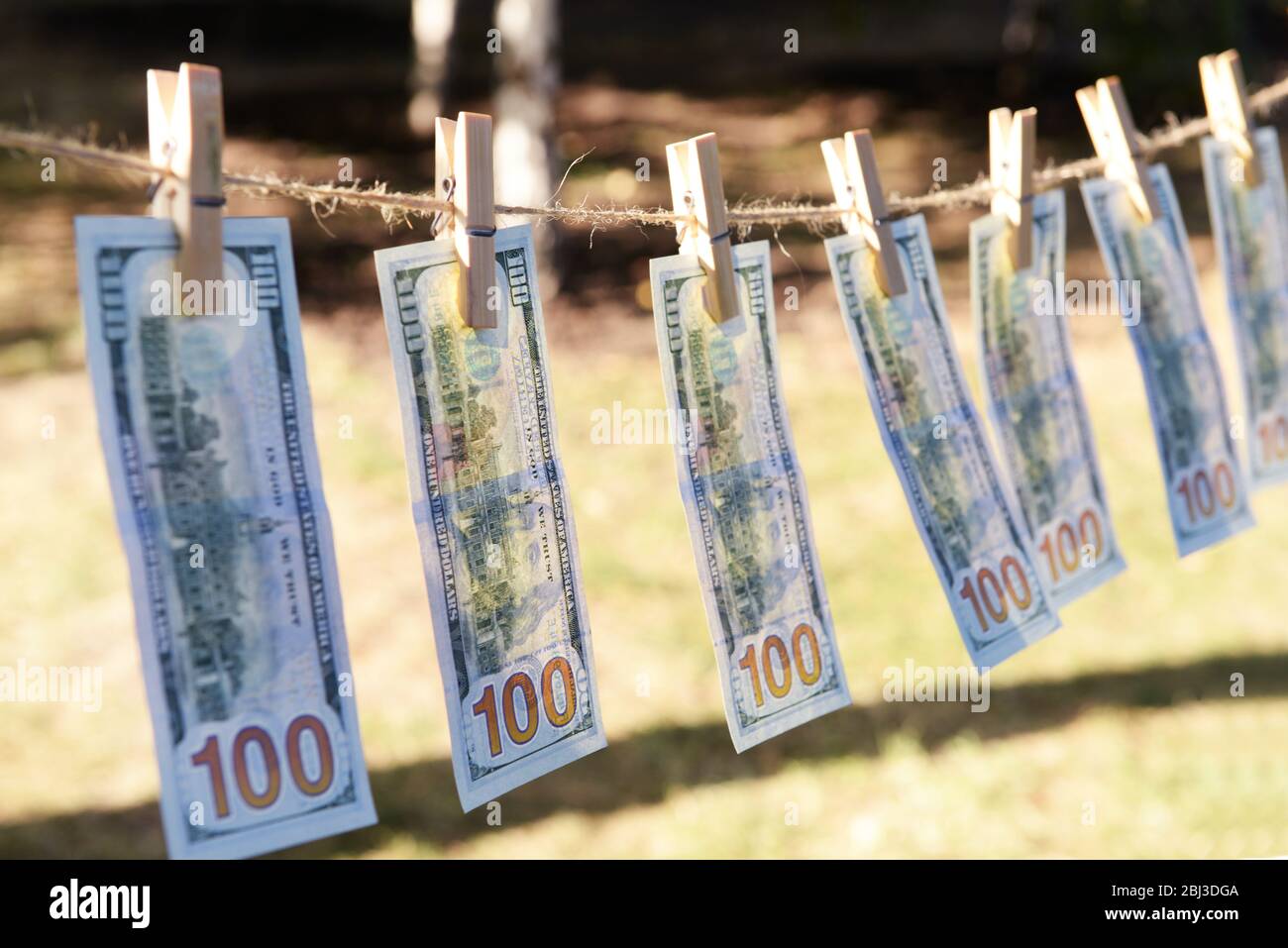 Hanged money banknotes hi-res stock photography and images - Alamy