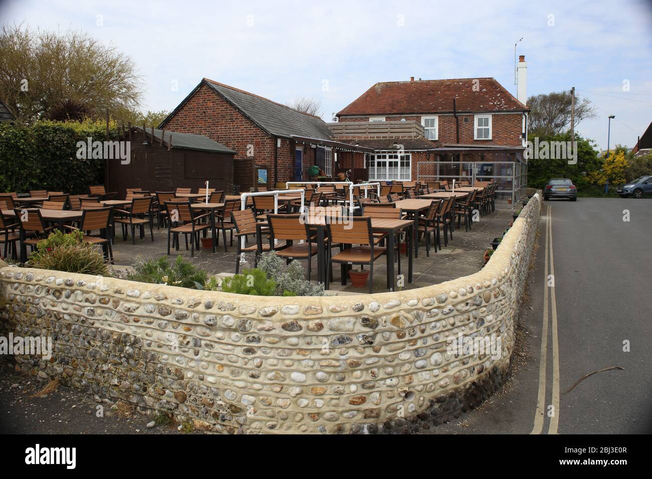 Empty pub hi-res stock photography and images - Alamy