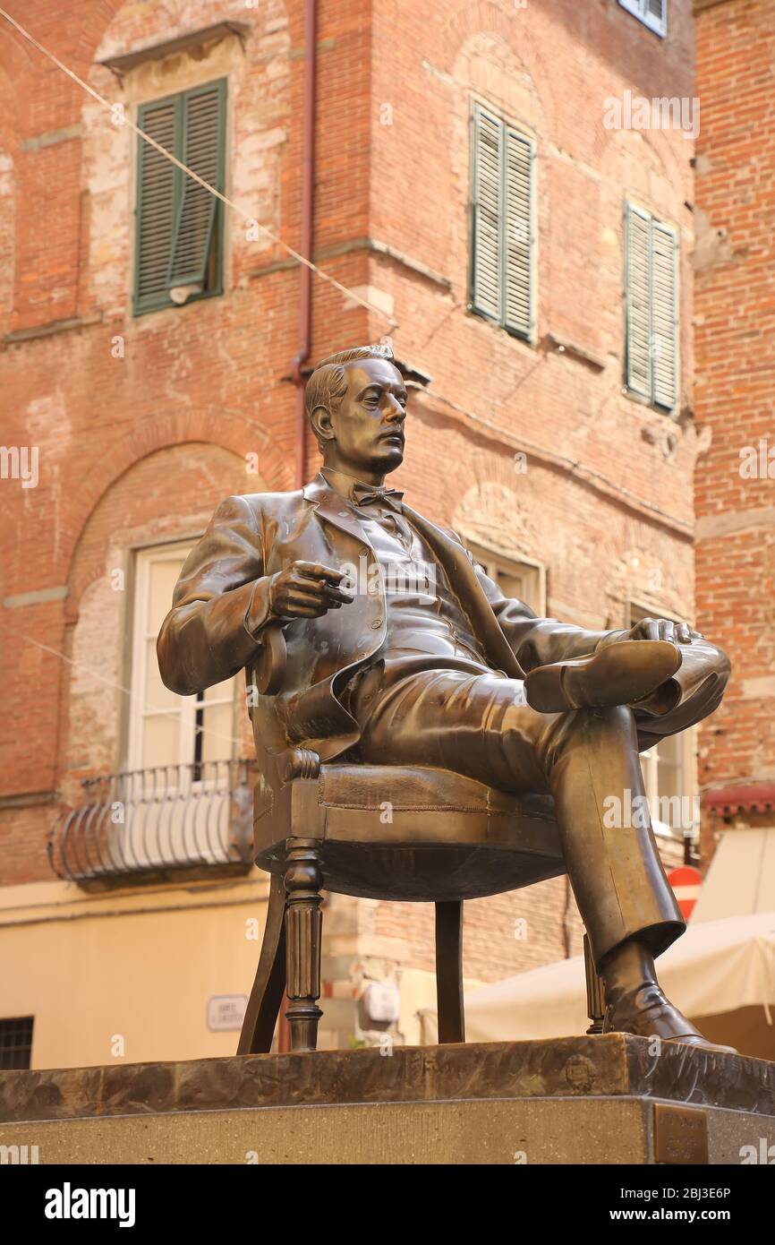Puccini's statue on Piazza Cittadella created by Vito Tongiani, Lucca ...