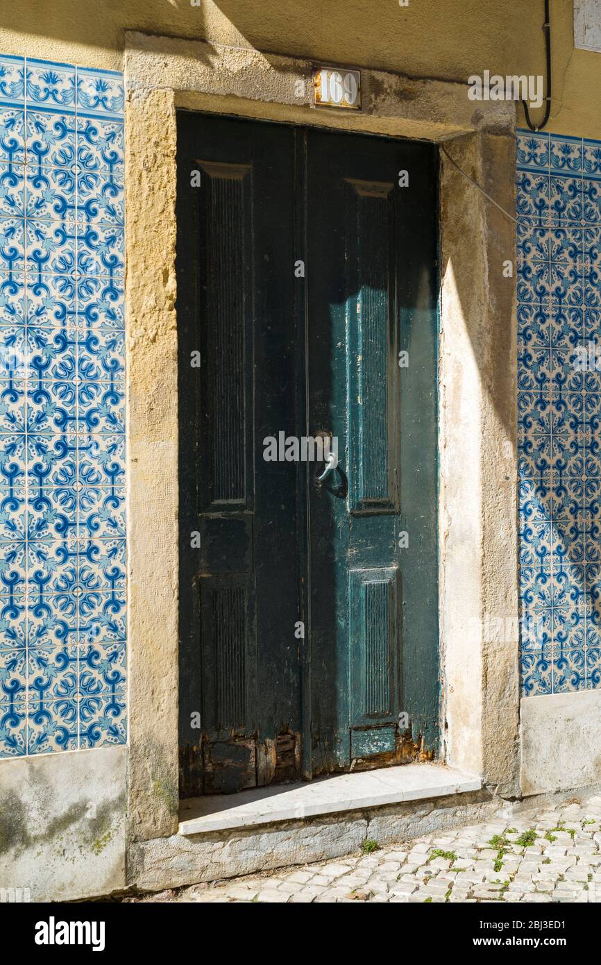 Calcada tiles hi-res stock photography and images - Alamy
