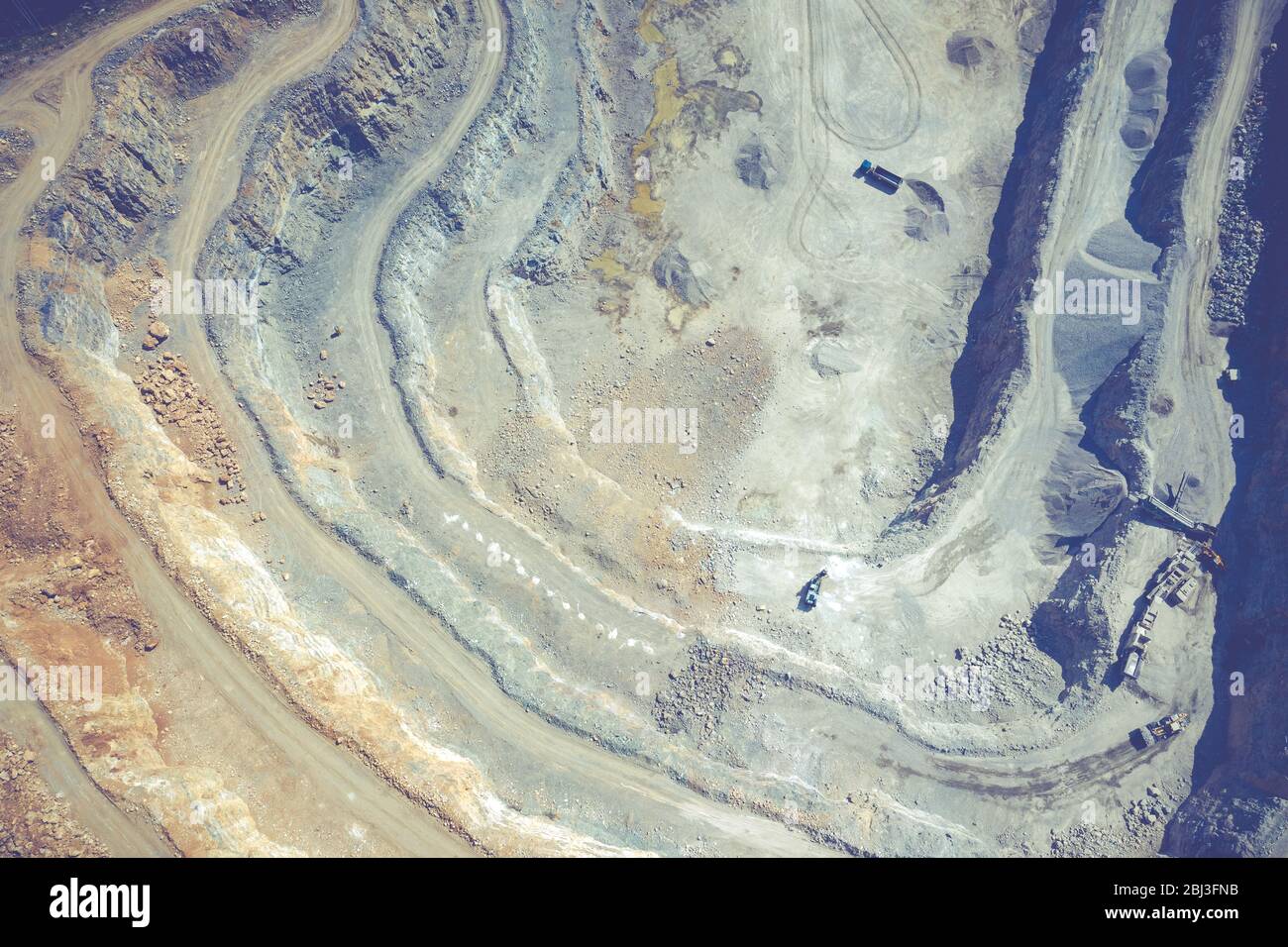 Excavator digging giant hole hi-res stock photography and images - Alamy