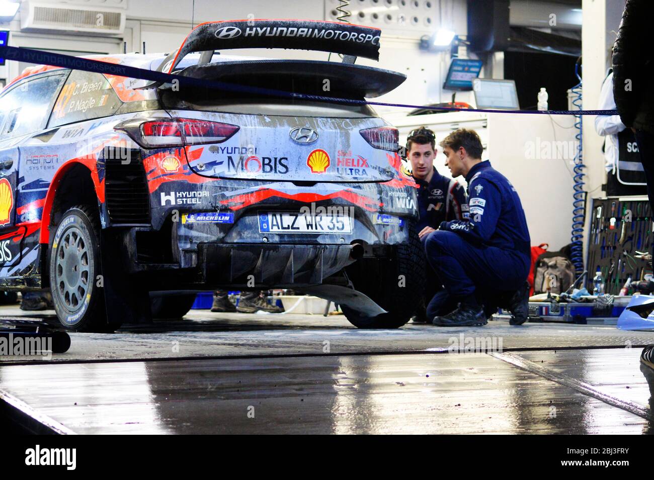 Hyundai world rally car mechanics Stock Photo - Alamy