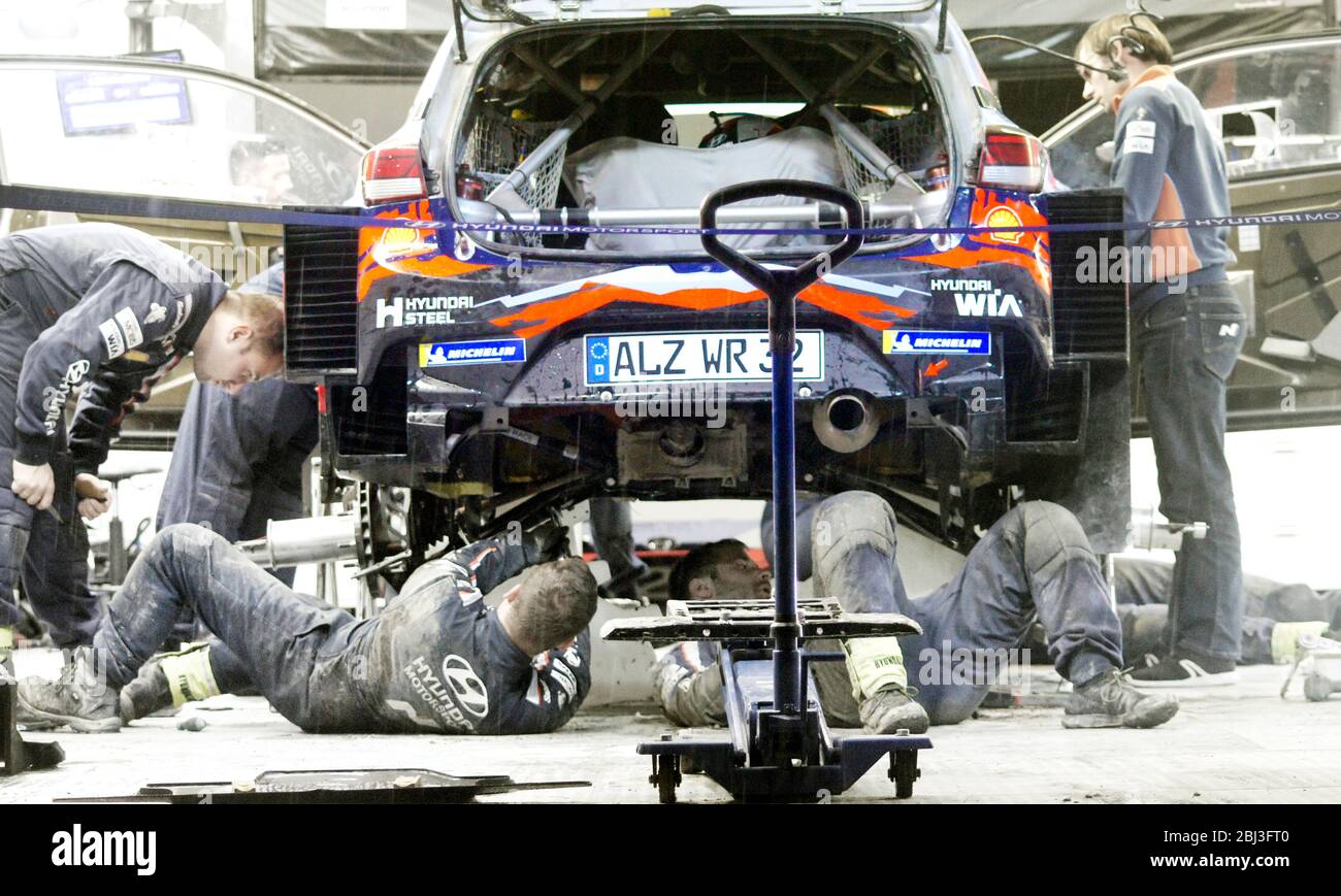 World rally car repair hi-res stock photography and images - Alamy