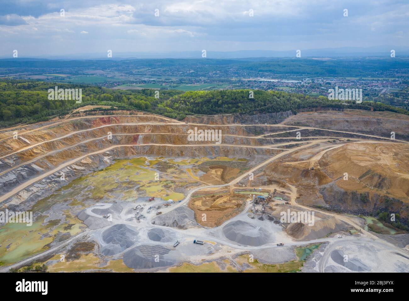 Excavator digging giant hole hi-res stock photography and images - Alamy