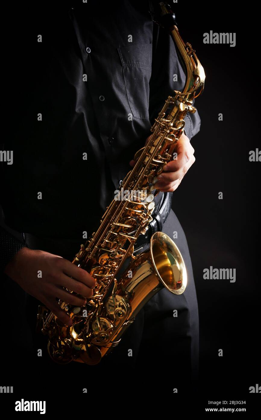 Saxophone player hands saxophonist hi-res stock photography and images ...
