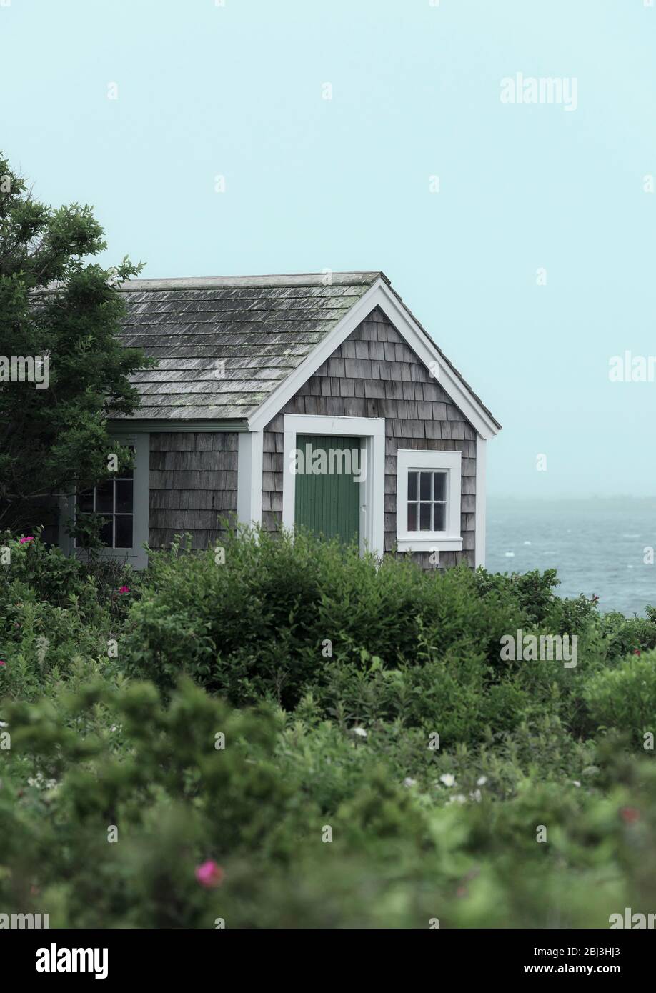 Charming seaside cottage at Cape Cod in Massachusetts Stock Photo - Alamy