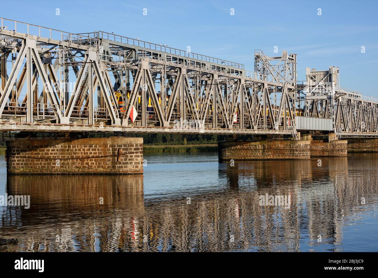 Train passing through steel bridge hi-res stock photography and images ...