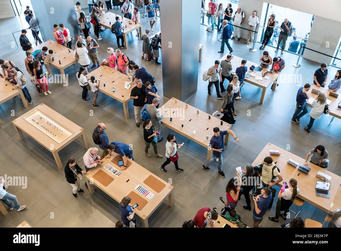 Interior of busy Apple flagship store in Barcelona Stock Photo - Alamy