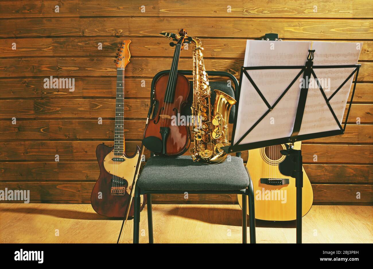 Music notes holder hi-res stock photography and images - Alamy