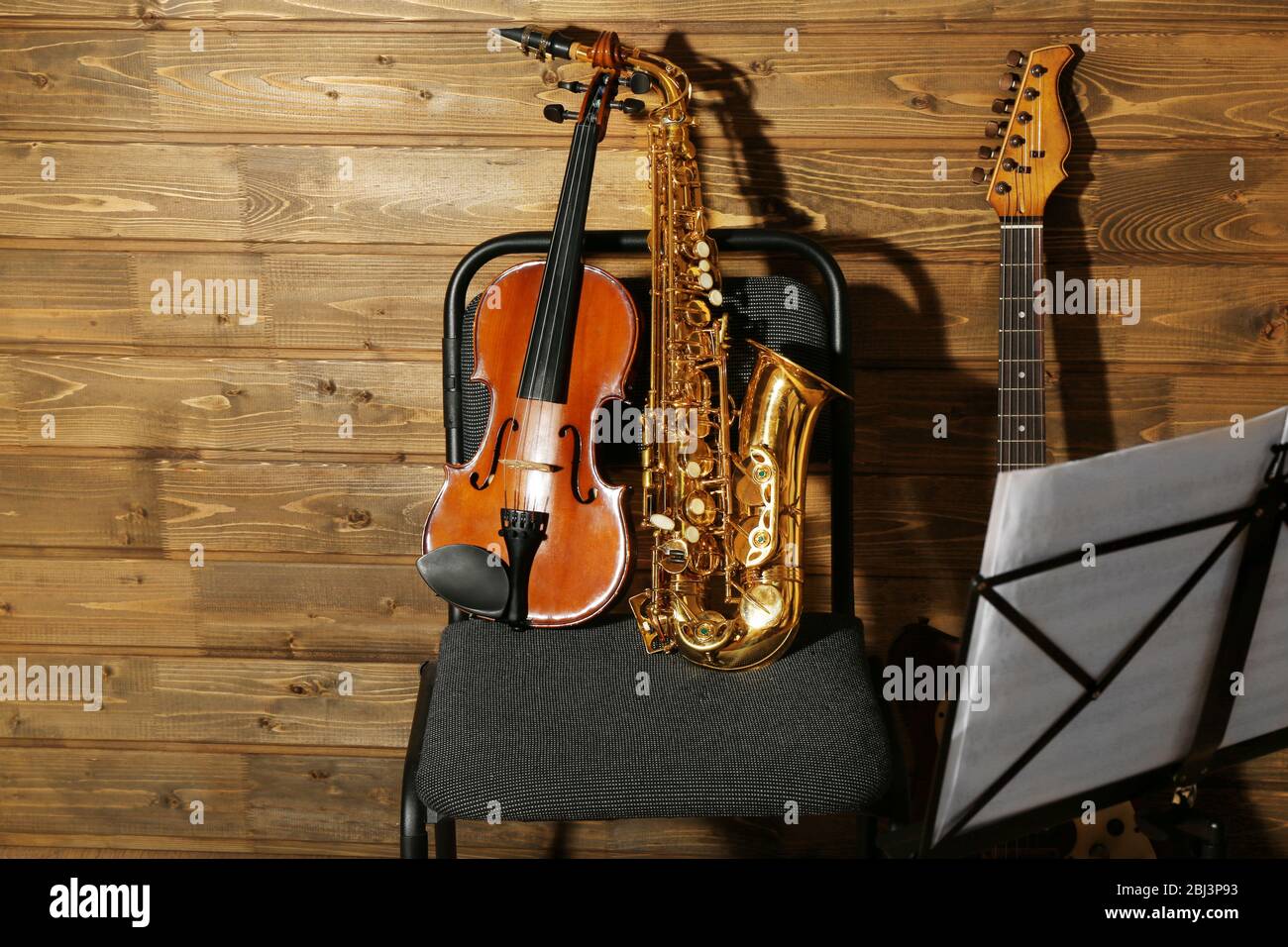 Music notes holder hi-res stock photography and images - Alamy