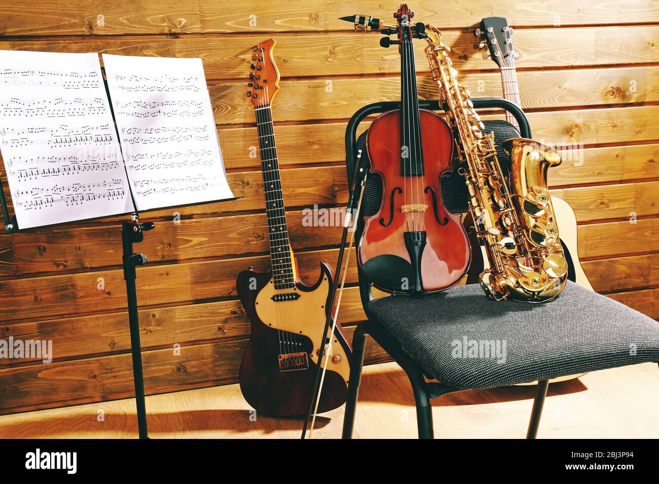 Music notes holder hi-res stock photography and images - Alamy