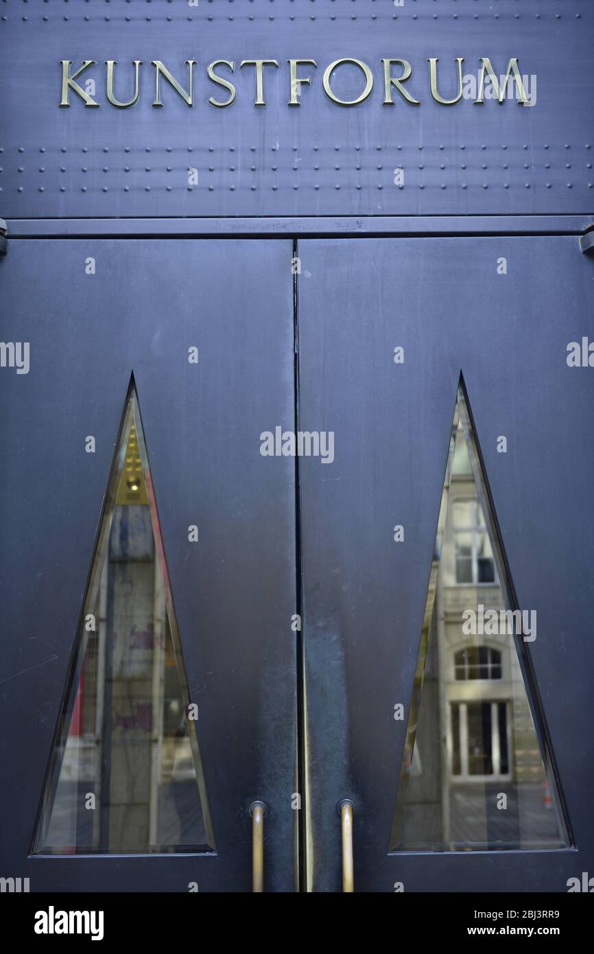 Signa hi-res stock photography and images - Alamy