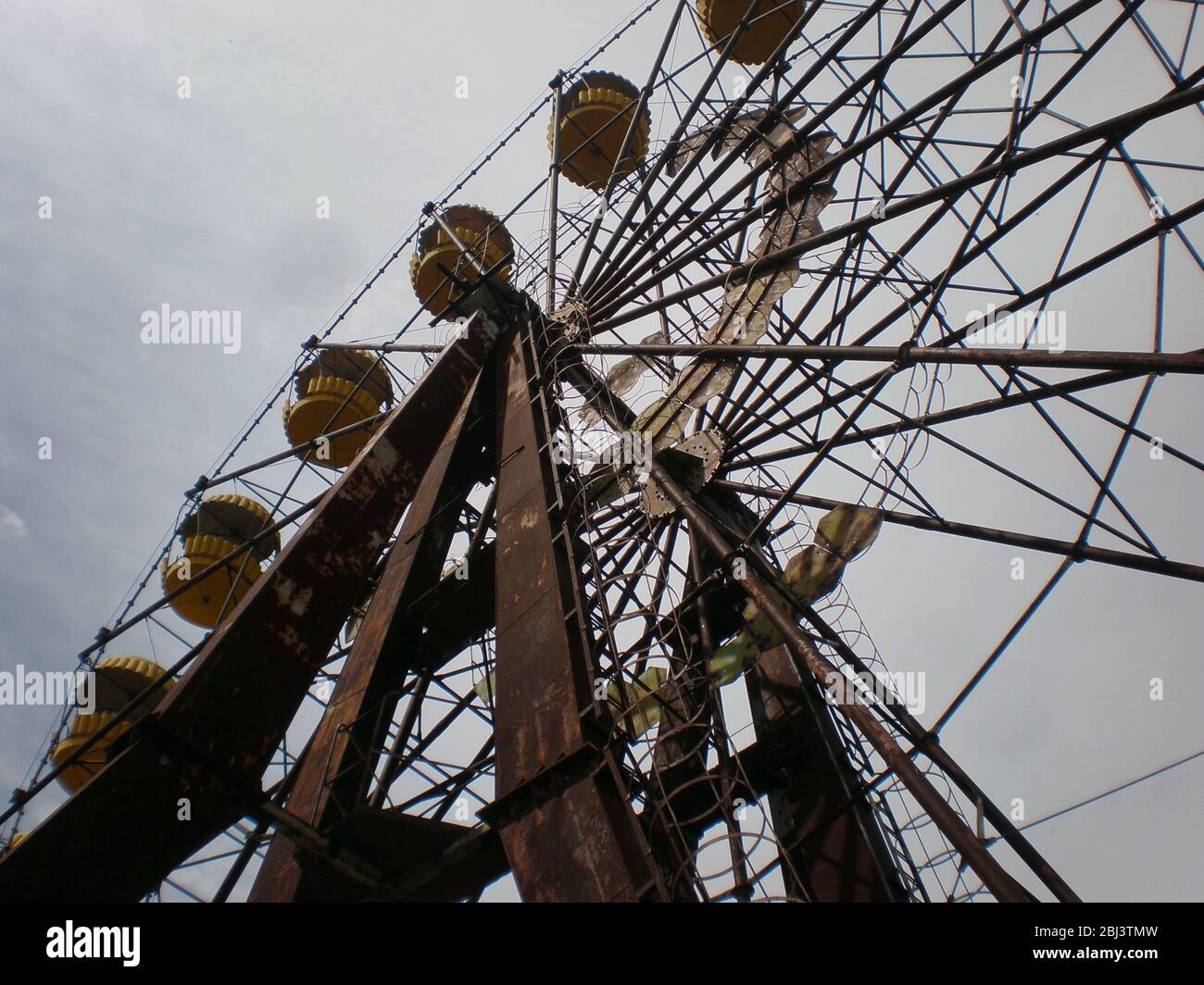 Ghost town Pripyat in Chernobyl, Ferris wheel Stock Photo - Alamy