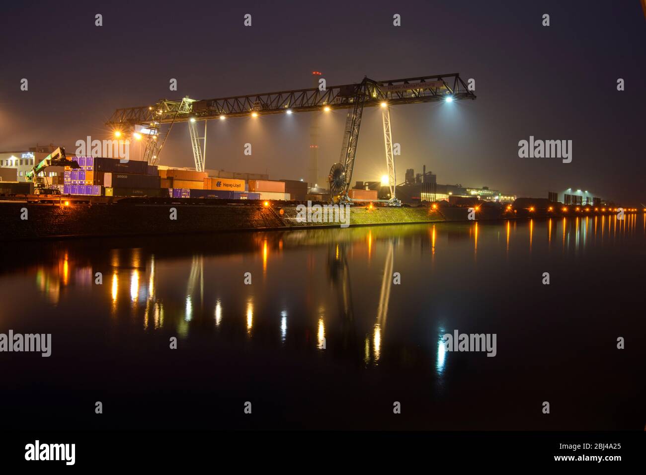 Container loading hi-res stock photography and images - Alamy