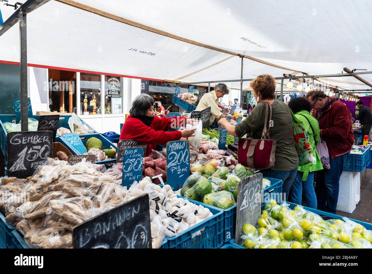 Vegetable market in amsterdam hi-res stock photography and images - Alamy