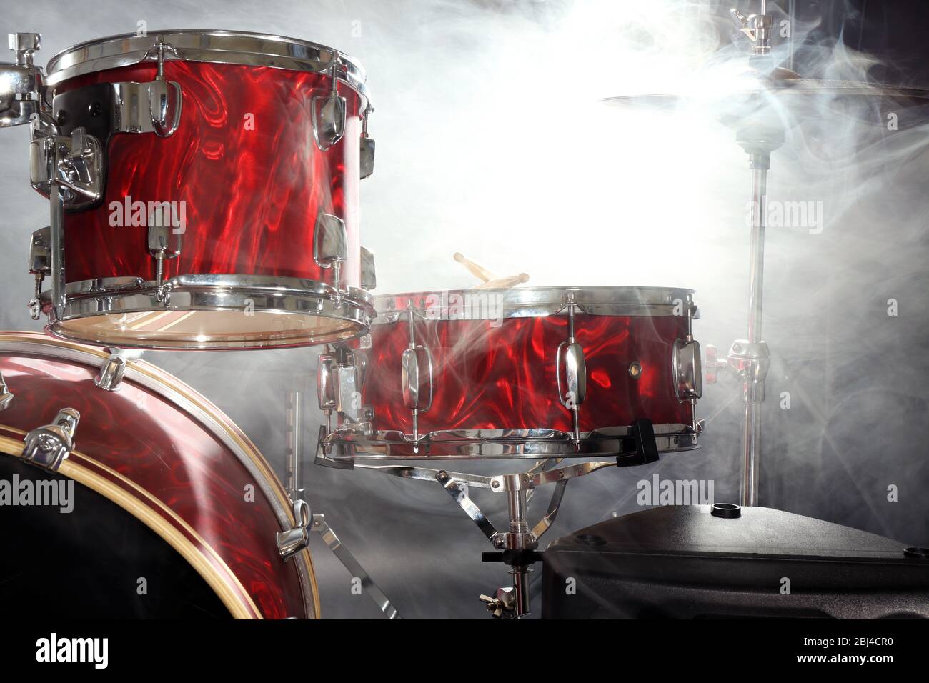 Drum set in smoke on a stage Stock Photo - Alamy