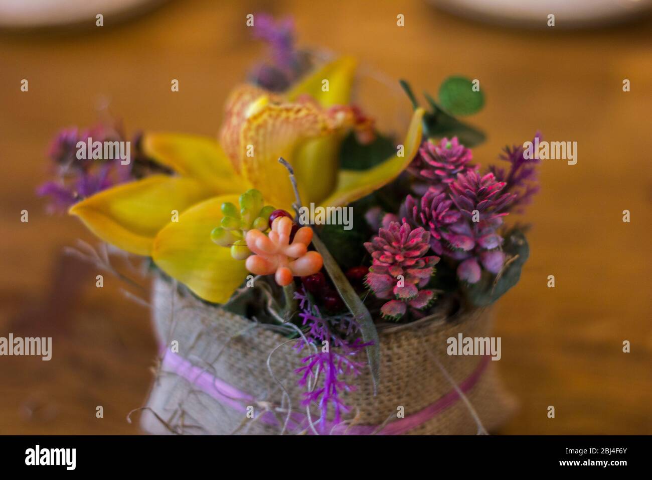 A small bouquet of flowers for the decor of the dining table Stock ...
