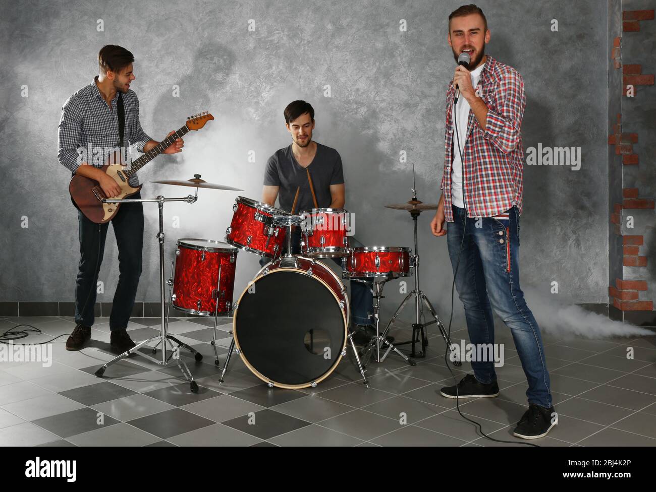 Group musicians playing songs hi-res stock photography and images - Alamy
