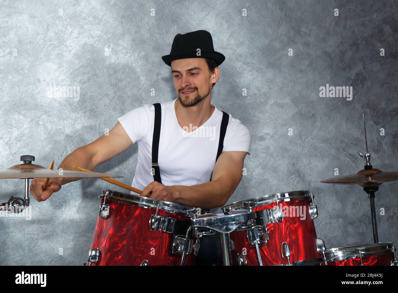 Musician playing drumkit hi-res stock photography and images - Alamy