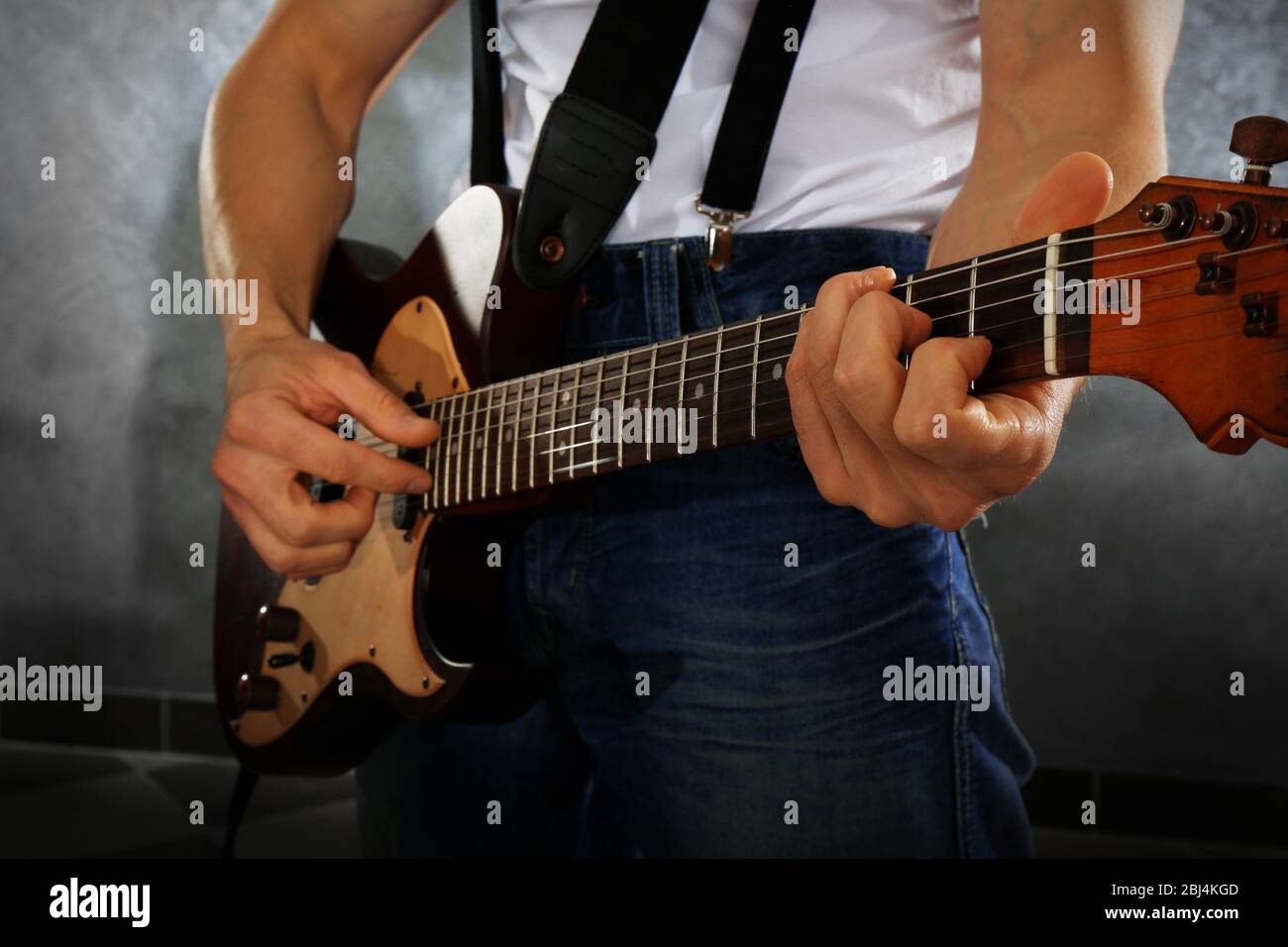 Man paying guitar hi-res stock photography and images - Alamy
