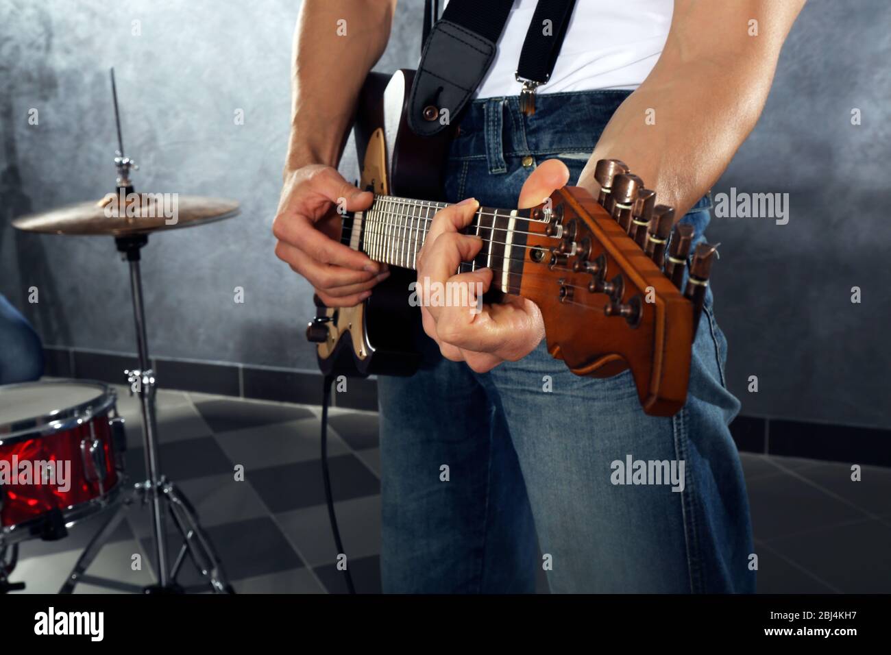 Man paying guitar hi-res stock photography and images - Alamy