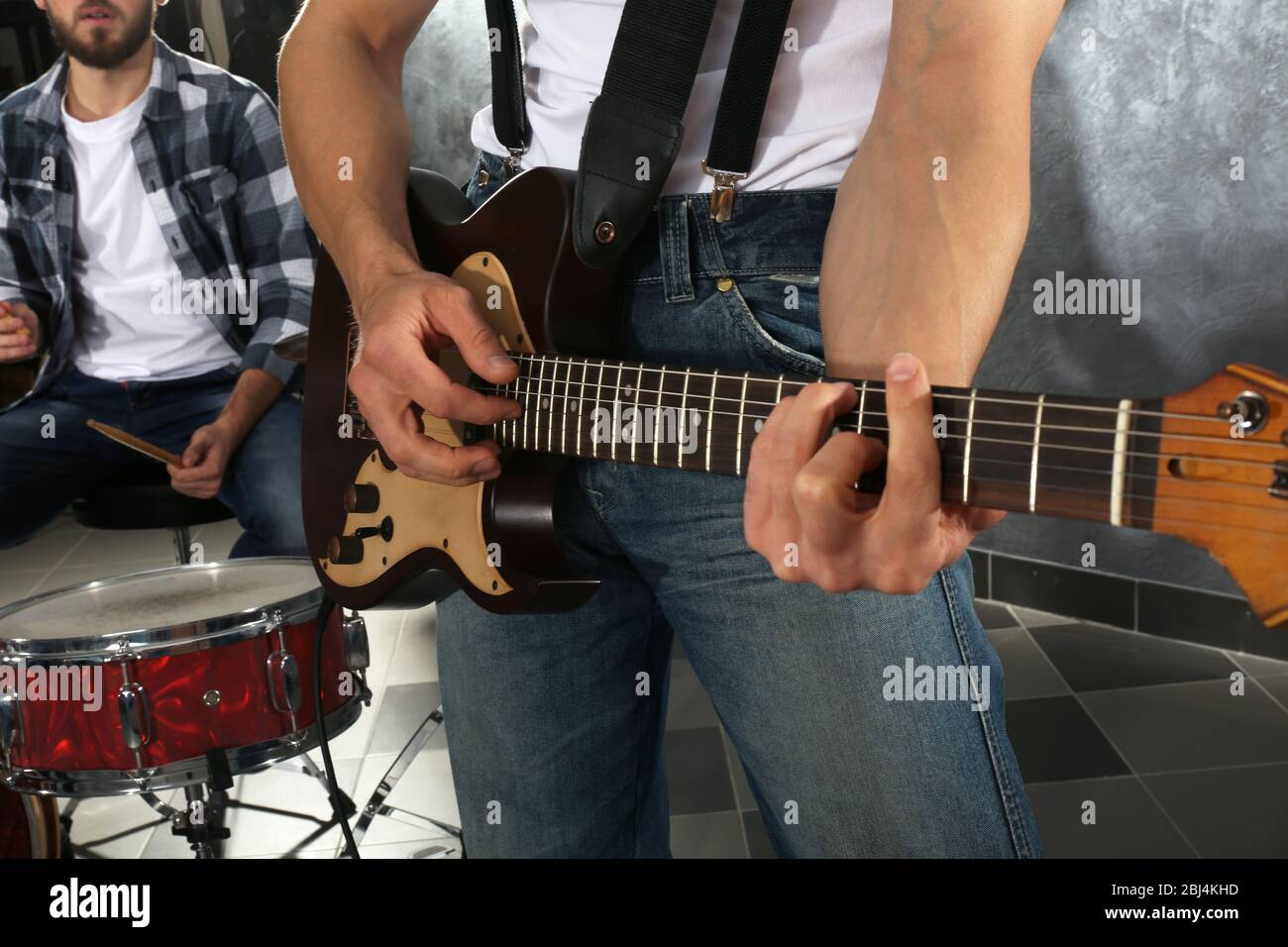 Man paying guitar hi-res stock photography and images - Alamy