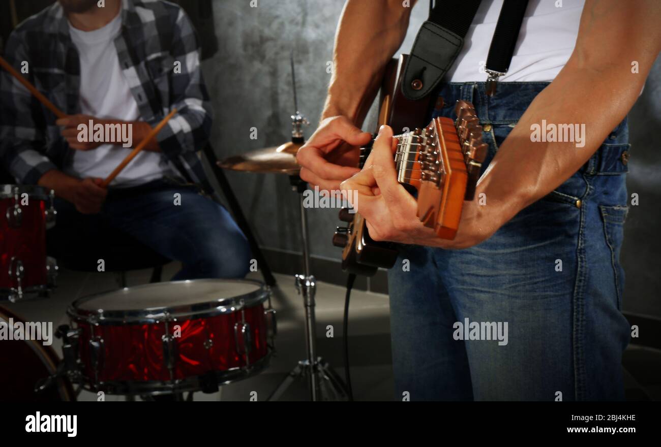 Paying guitar hi-res stock photography and images - Alamy