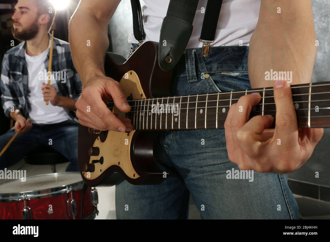 Guitar player with black shirt and hat hi-res stock photography and ...