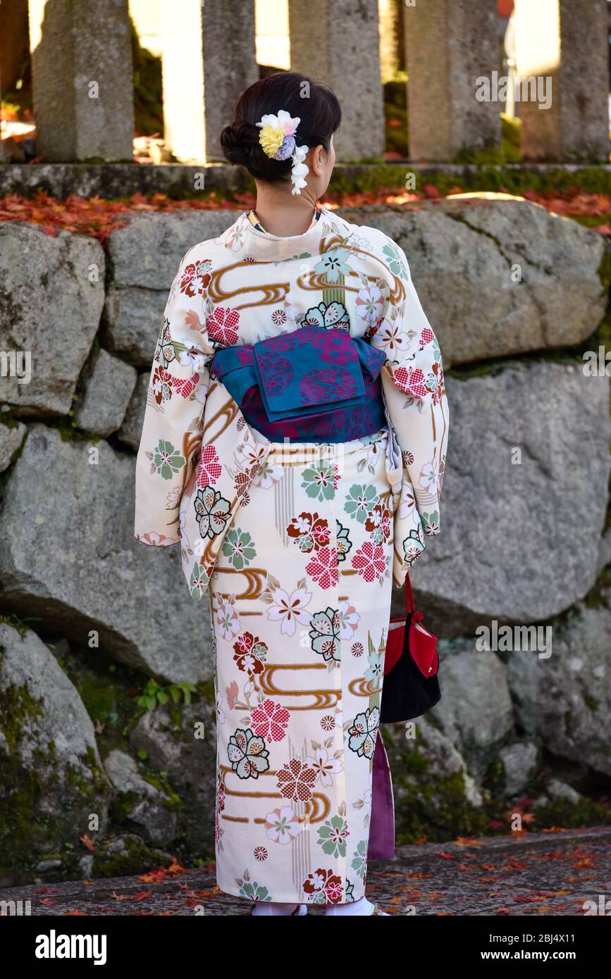 A Japanese woman wearing traditional kimono at the Kiyomizu-Dera shrine ...
