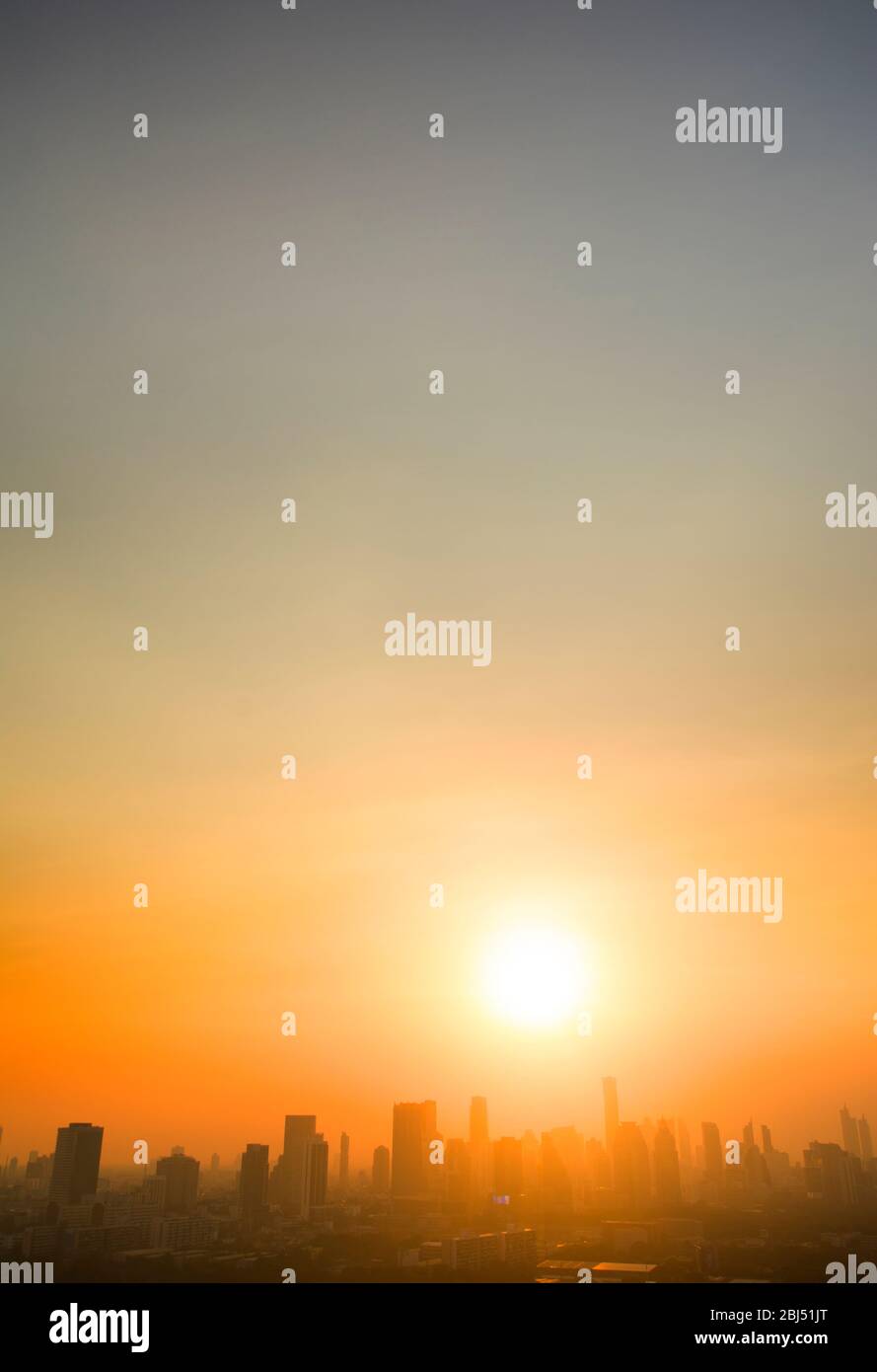 Metropolis at sun down hi-res stock photography and images - Alamy