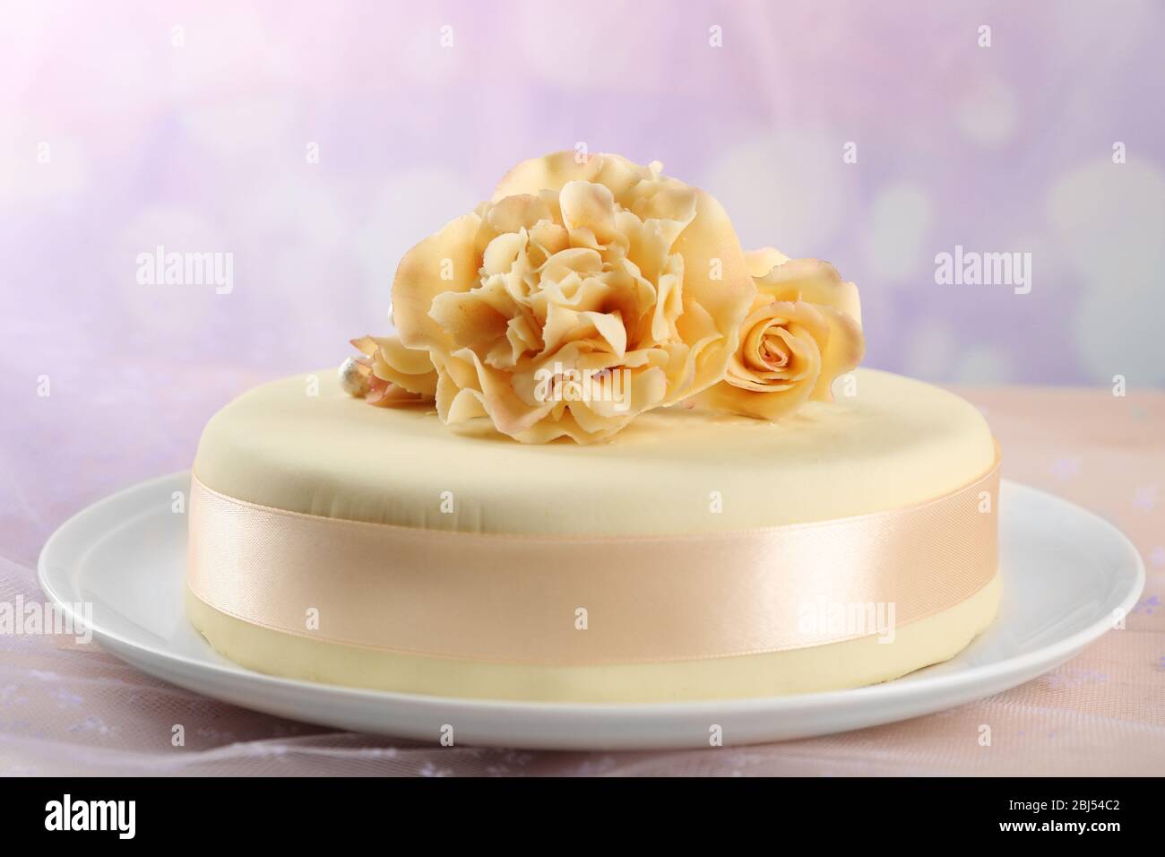 Cake with sugar paste flowers, on light background Stock Photo - Alamy