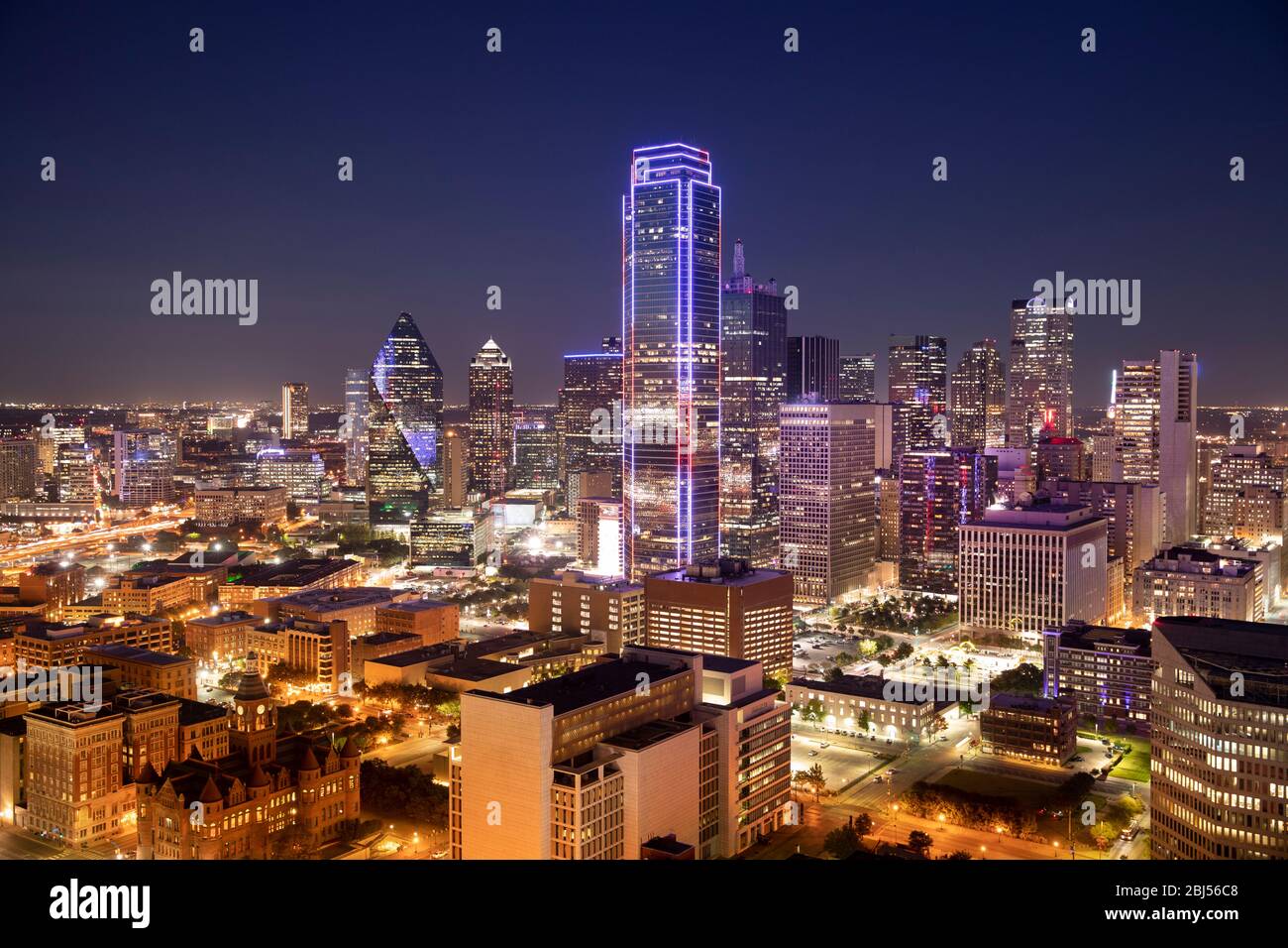 Scenic dallas skyline hi-res stock photography and images - Alamy