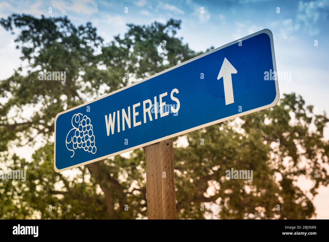 Vineyard sign and directions to winery Stock Photo - Alamy