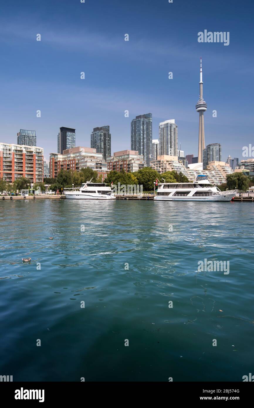 View toronto skyline from harbourfront hi-res stock photography and ...