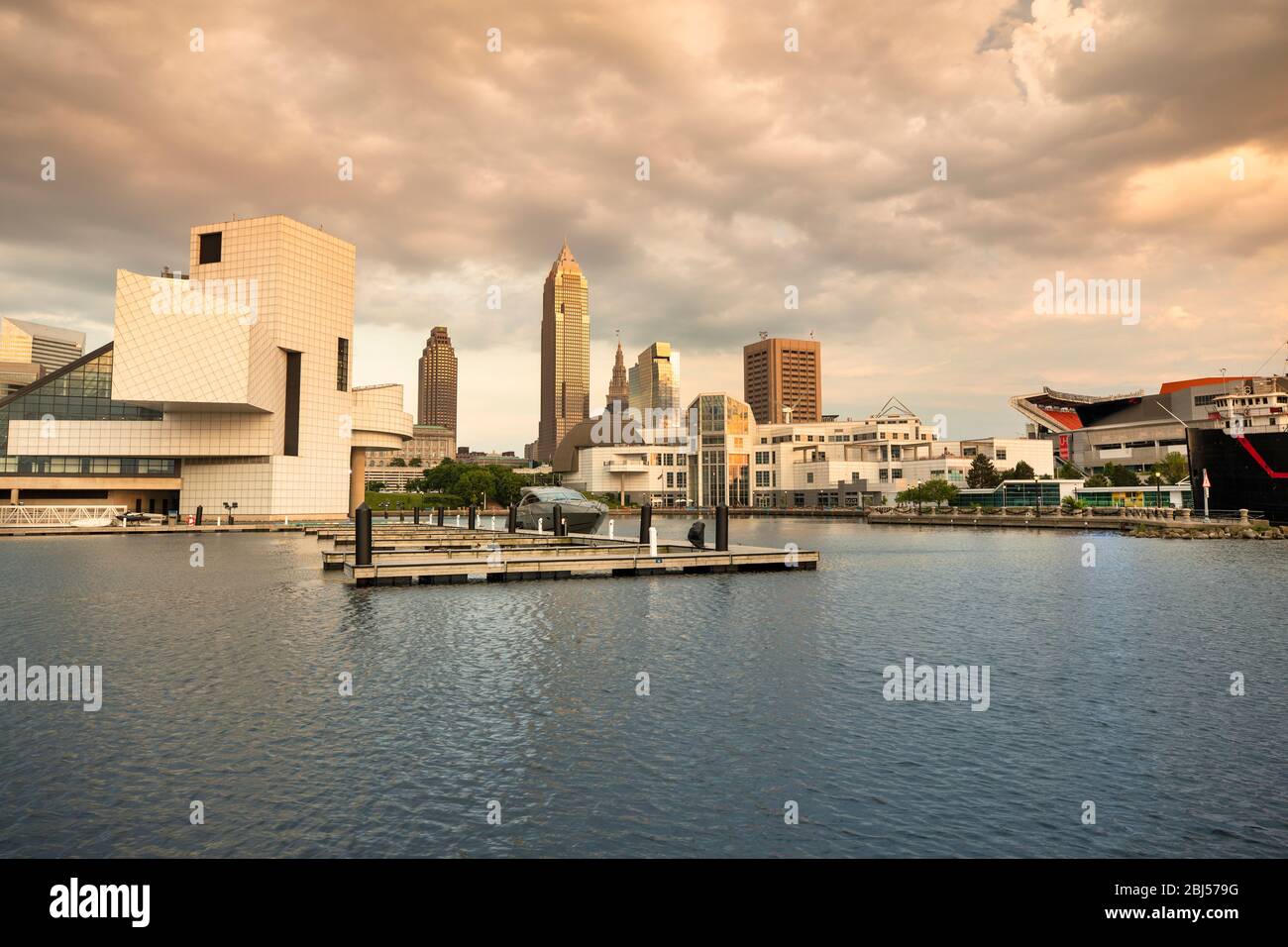 Downtown cleveland statue hi-res stock photography and images - Alamy
