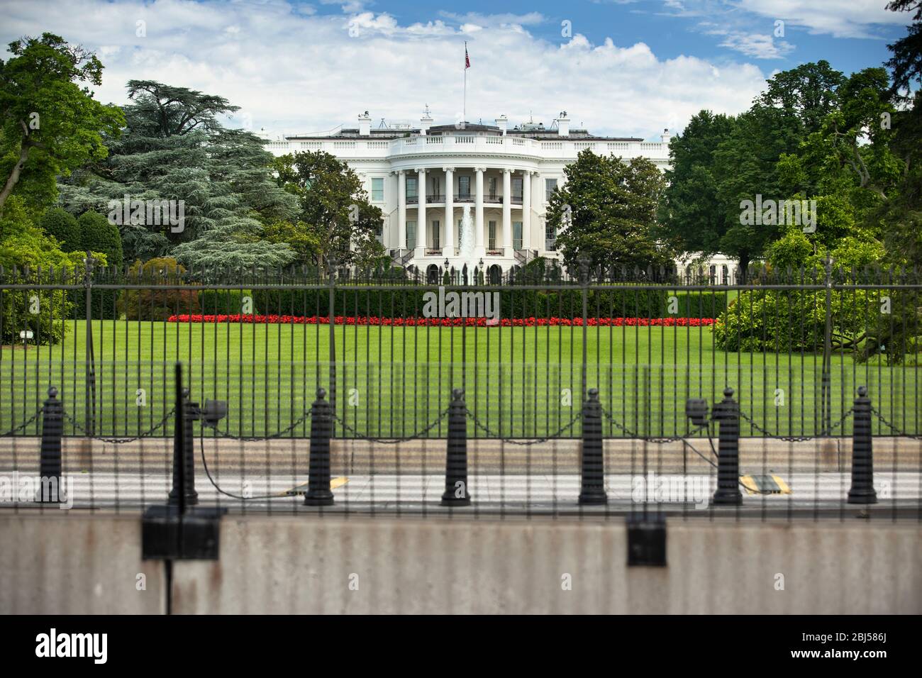 The White House at 1600 Pennsylvania Ave home of the President of the ...