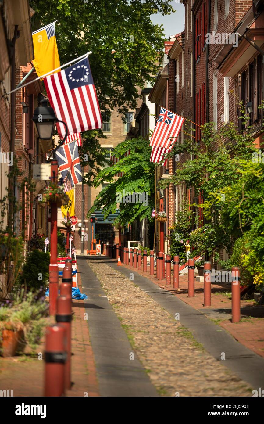 Colonial townhouse philadelphia hi-res stock photography and images - Alamy