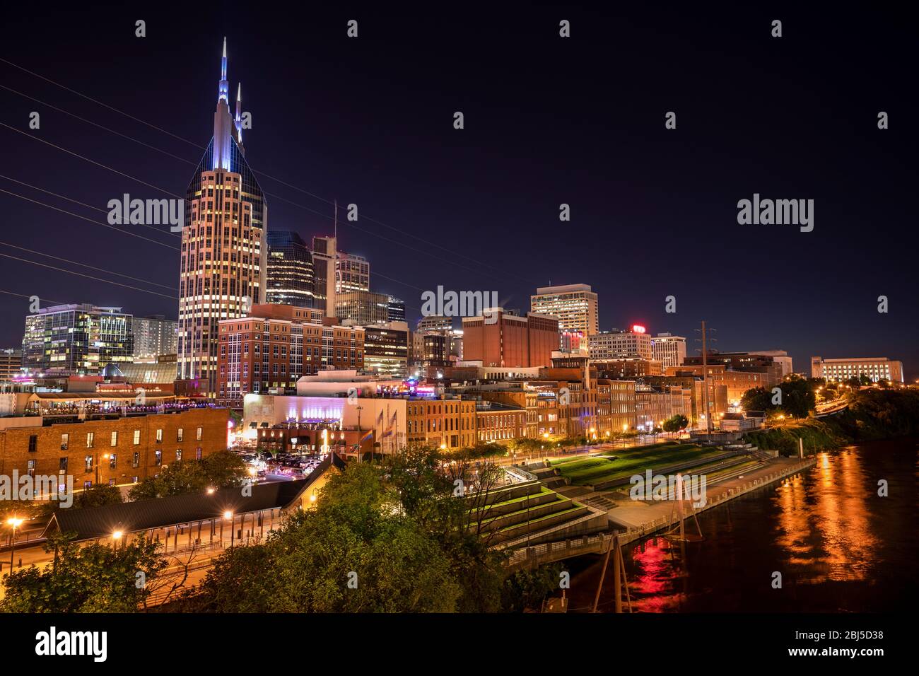 Nashville tennessee night exterior hi-res stock photography and images ...