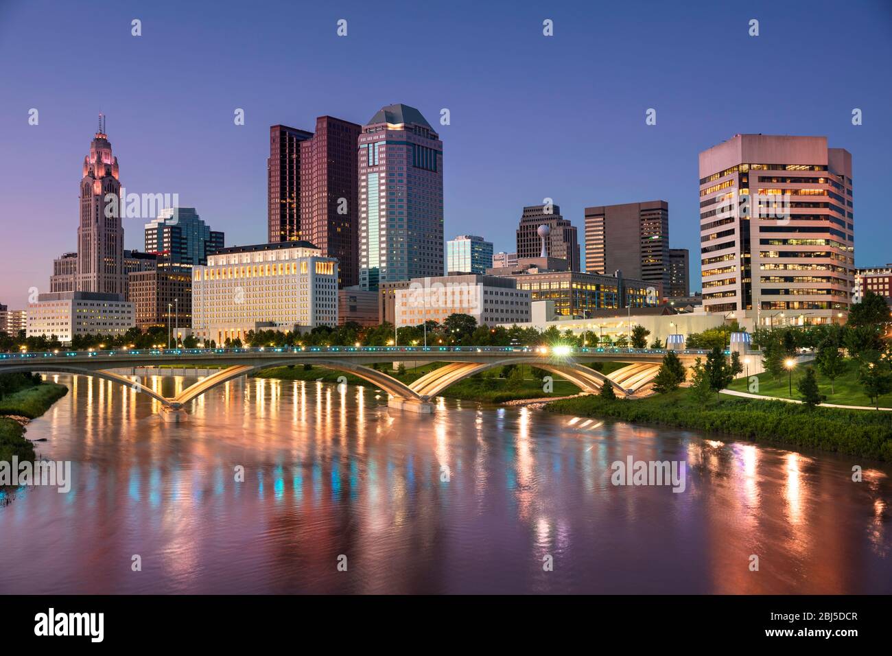 Downtown cityscape looking over the Scioto River and the Discovery ...