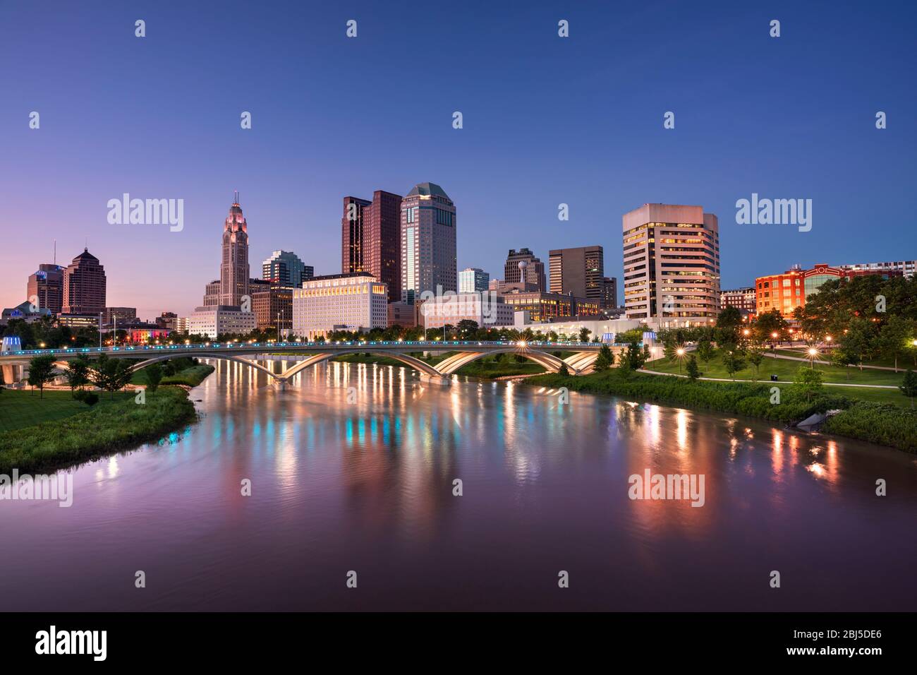 Downtown cityscape looking over the Scioto River and the Discovery ...